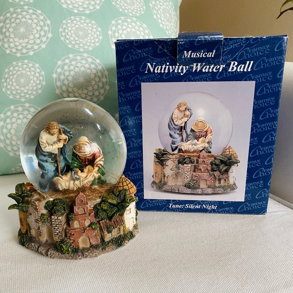 Holiday | Silent Night Snow Globe Musical Nativity Jesus Mary Joseph O ...